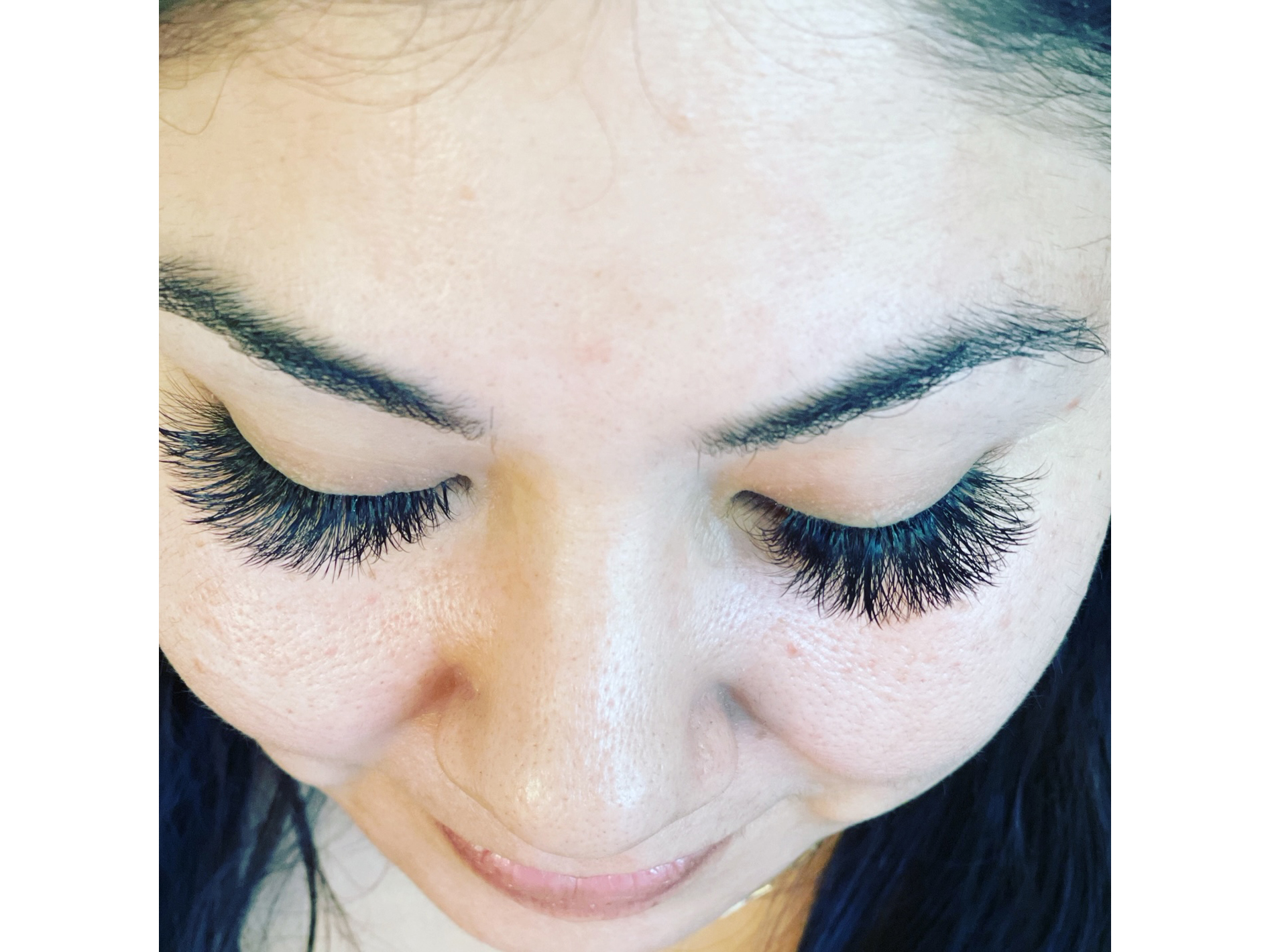 You will fall in love with this natural-looking set of fluttery lashes ...